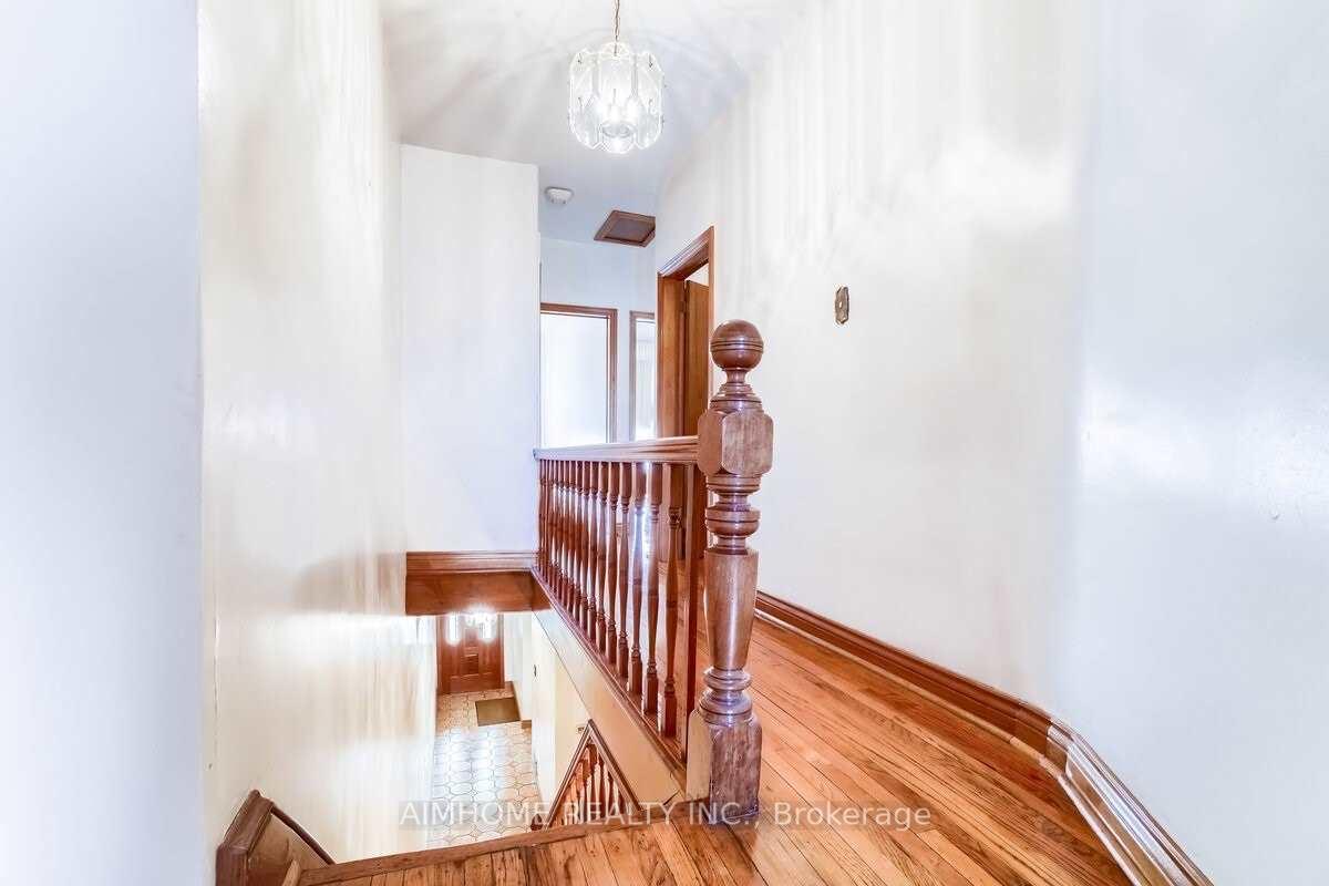 2FL One BR - 44 Robinson Street, Toronto, ON M6J 1L2