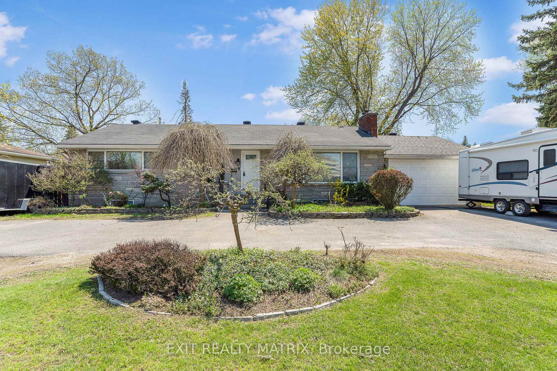 440 Smyth Road, Alta Vista and Area, ON K1H 5A4