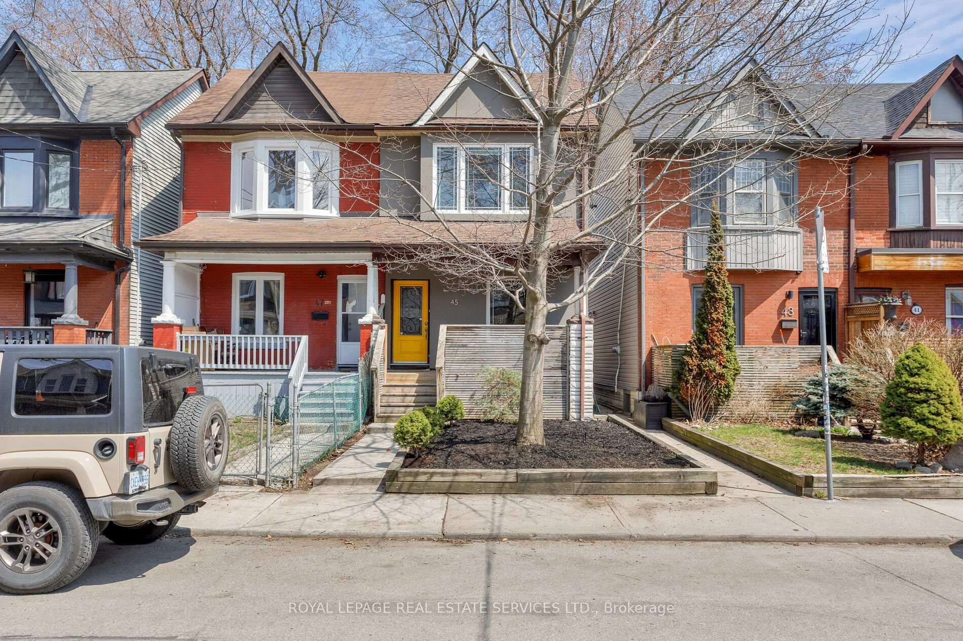 45 Empire Avenue, Toronto, ON M4M 2L3