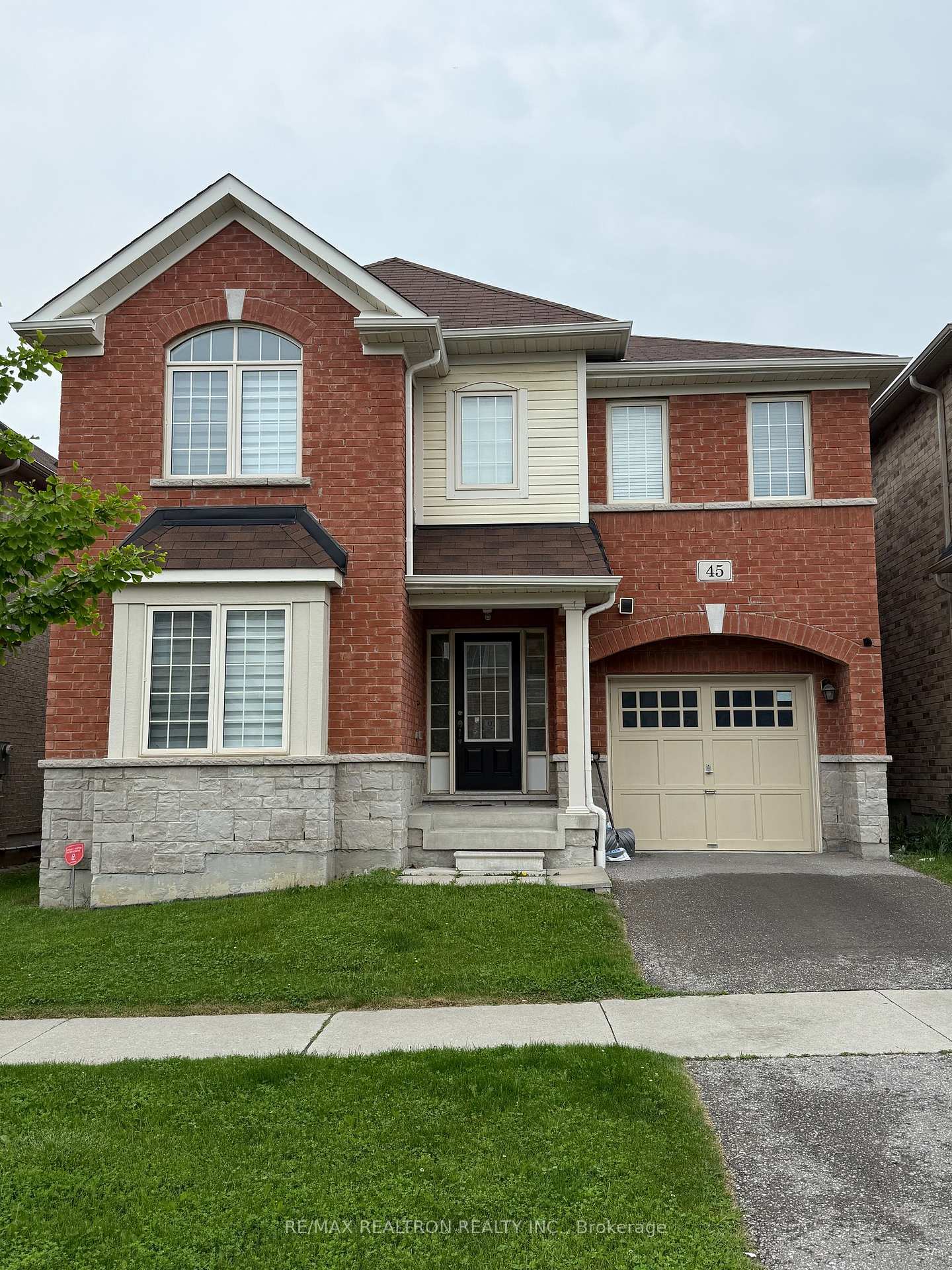 45 Skelton Crescent, Ajax, ON L1Z 0S2