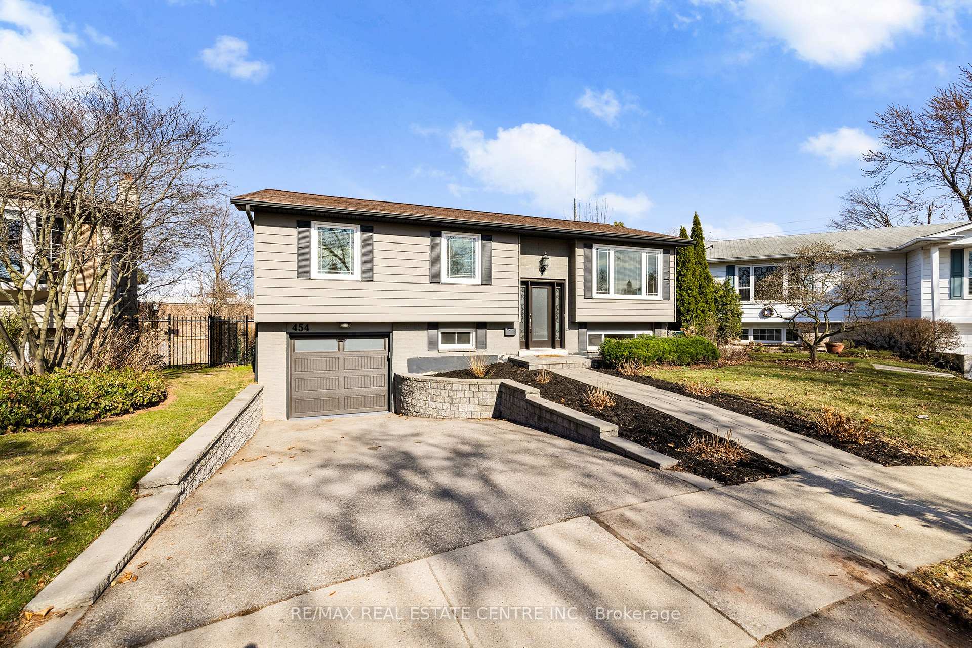 454 Sparling Crescent, Burlington, ON L7L 5J4
