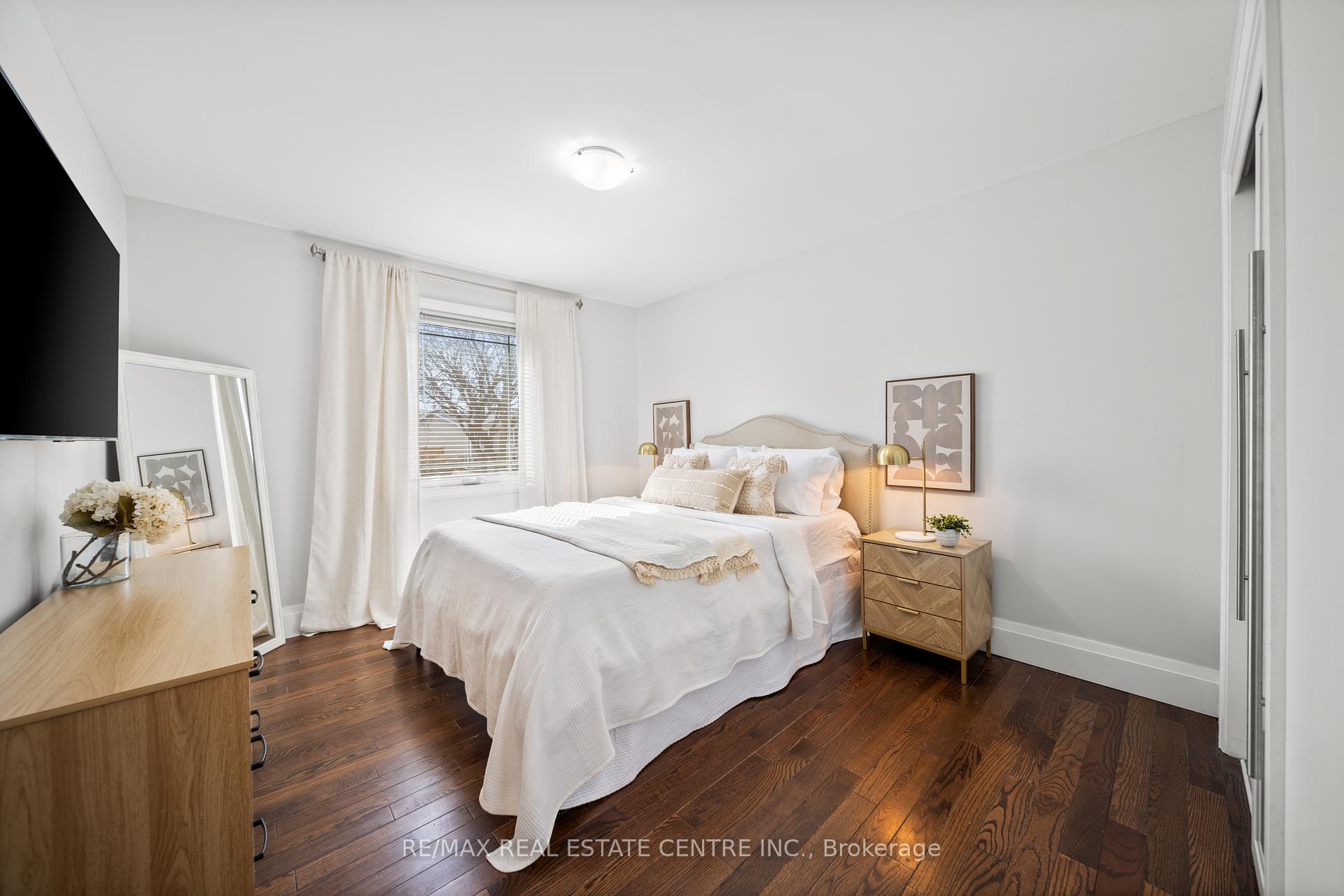 454 Sparling Crescent, Burlington, ON L7L 5J4