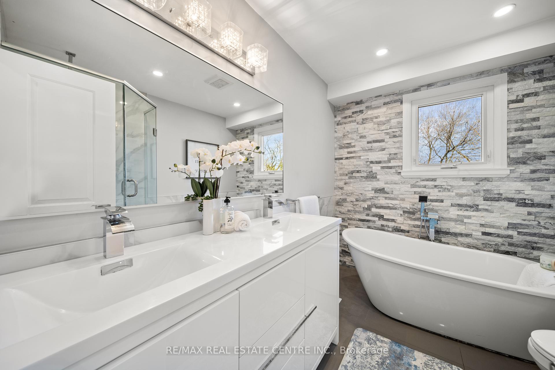 454 Sparling Crescent, Burlington, ON L7L 5J4