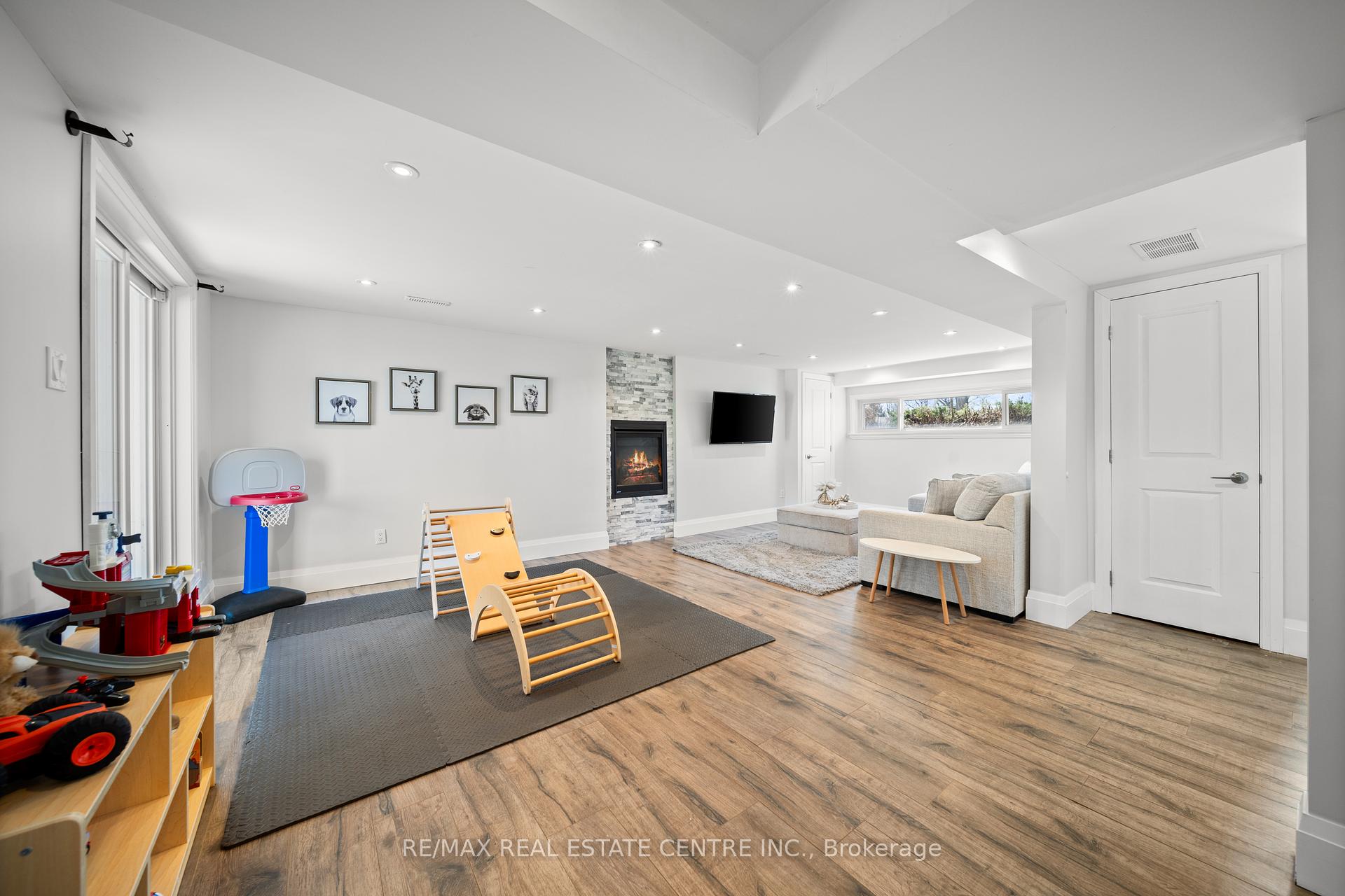 454 Sparling Crescent, Burlington, ON L7L 5J4