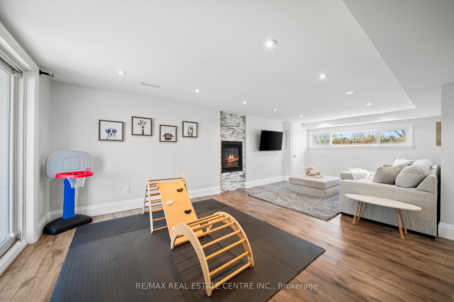 454 Sparling Crescent, Burlington, ON L7L 5J4