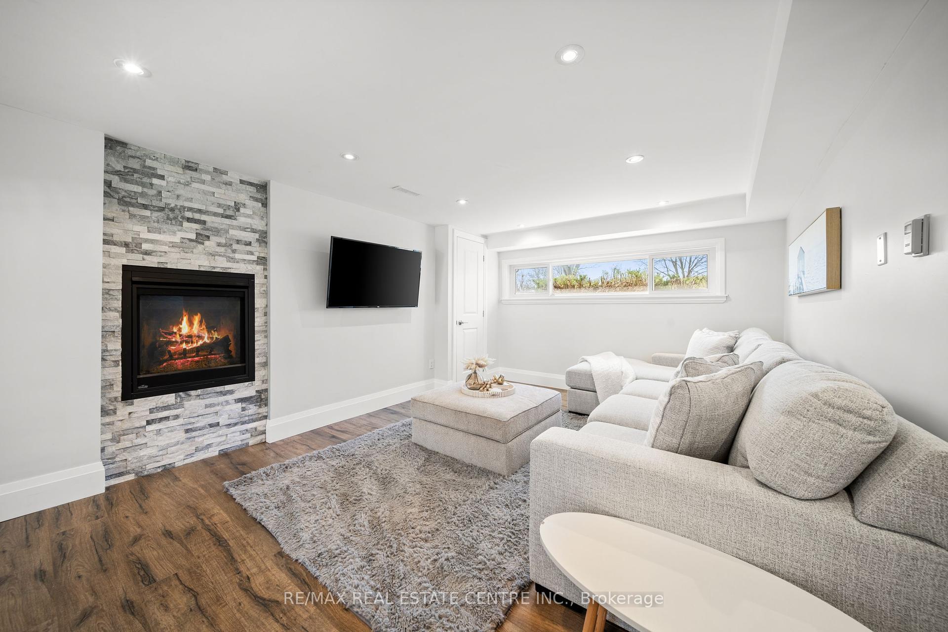 454 Sparling Crescent, Burlington, ON L7L 5J4