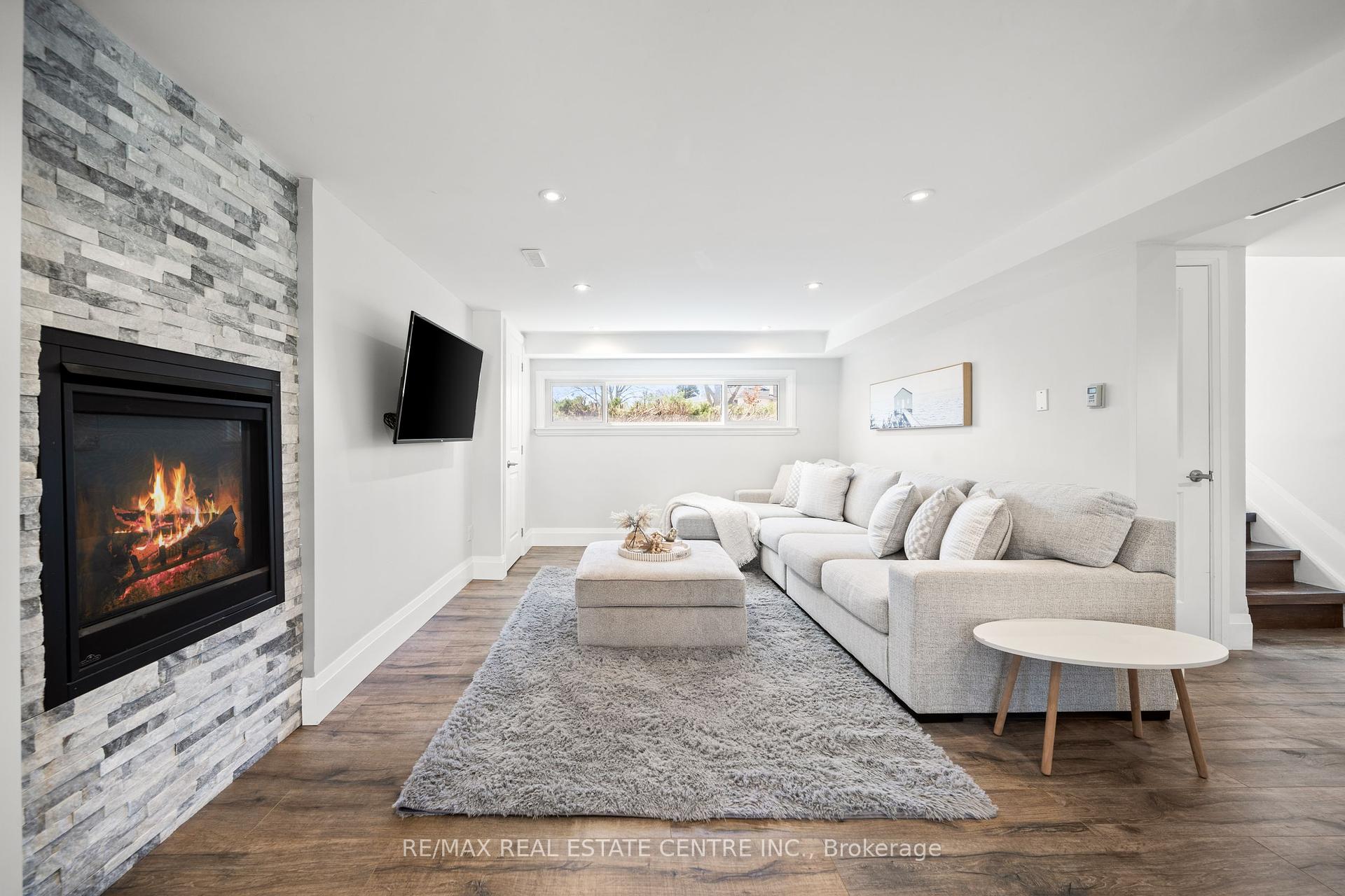 454 Sparling Crescent, Burlington, ON L7L 5J4