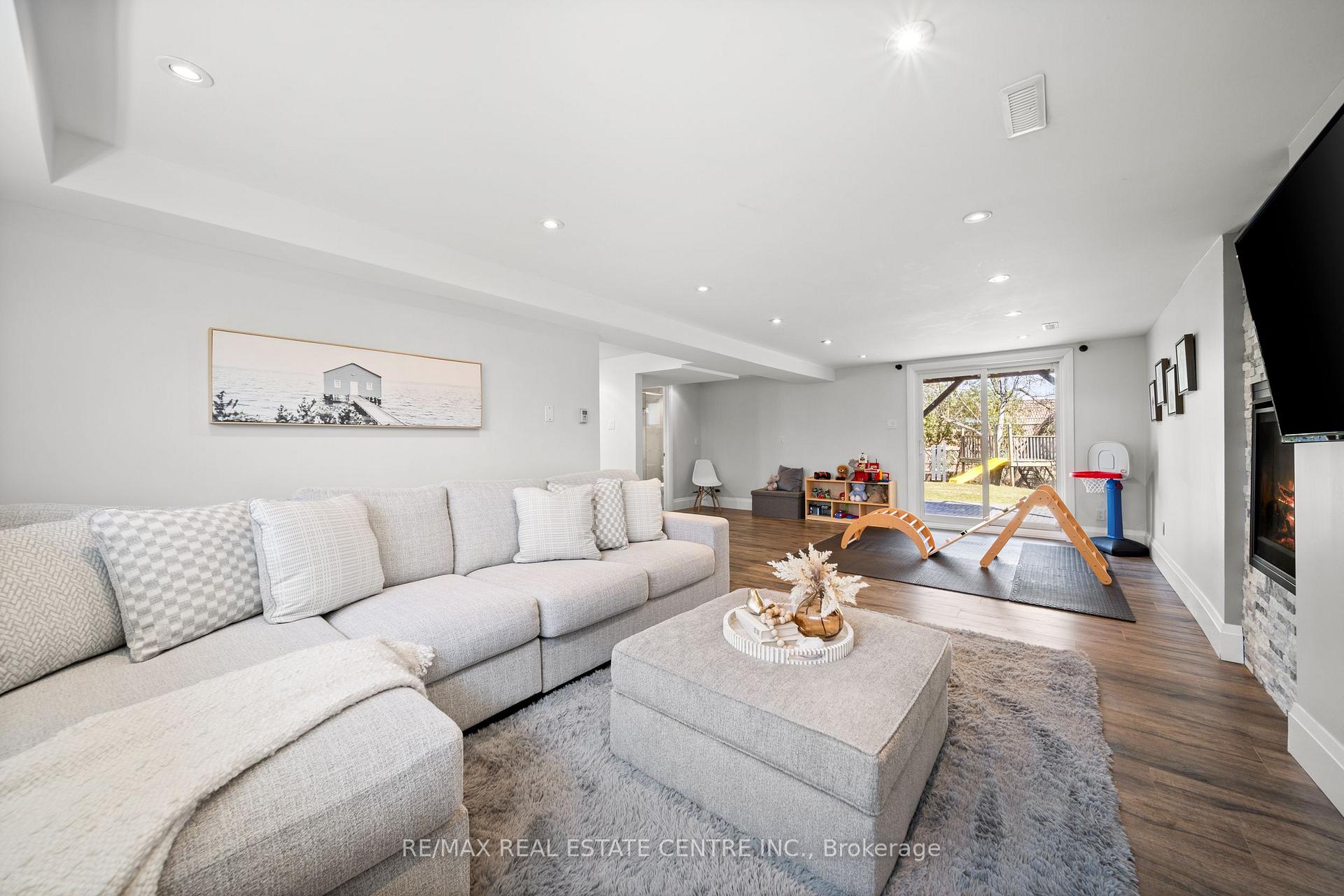 454 Sparling Crescent, Burlington, ON L7L 5J4