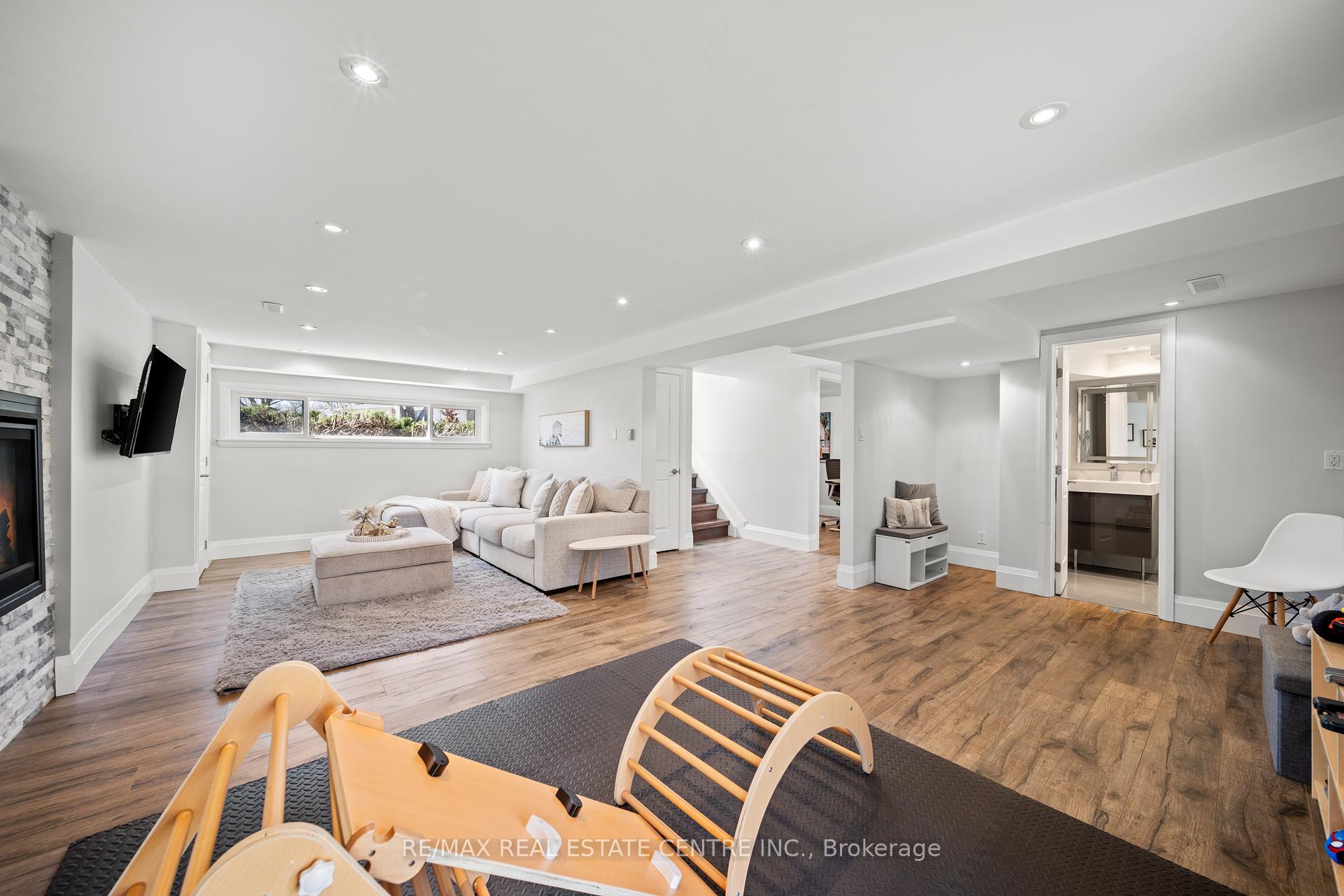 454 Sparling Crescent, Burlington, ON L7L 5J4