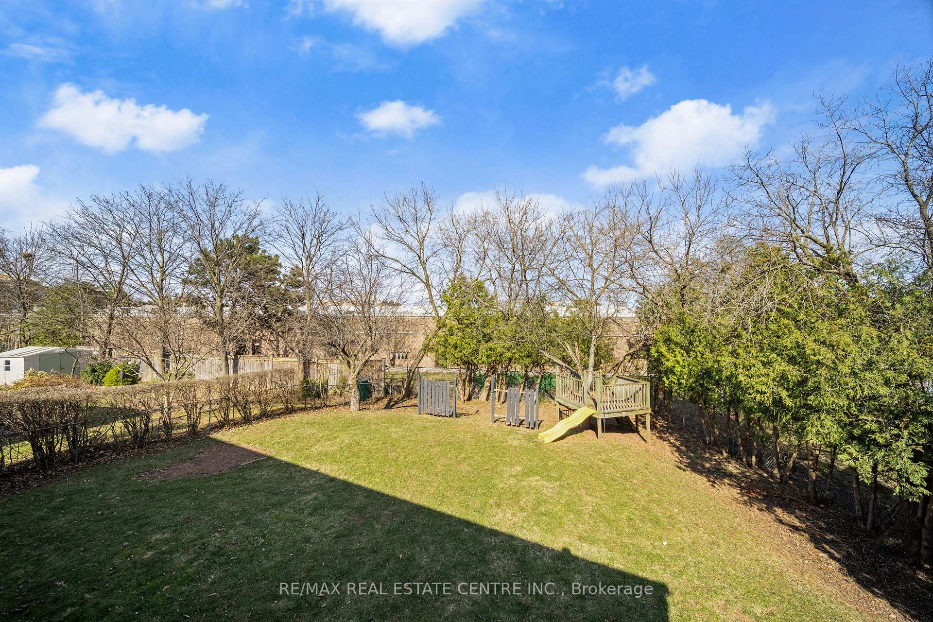 454 Sparling Crescent, Burlington, ON L7L 5J4