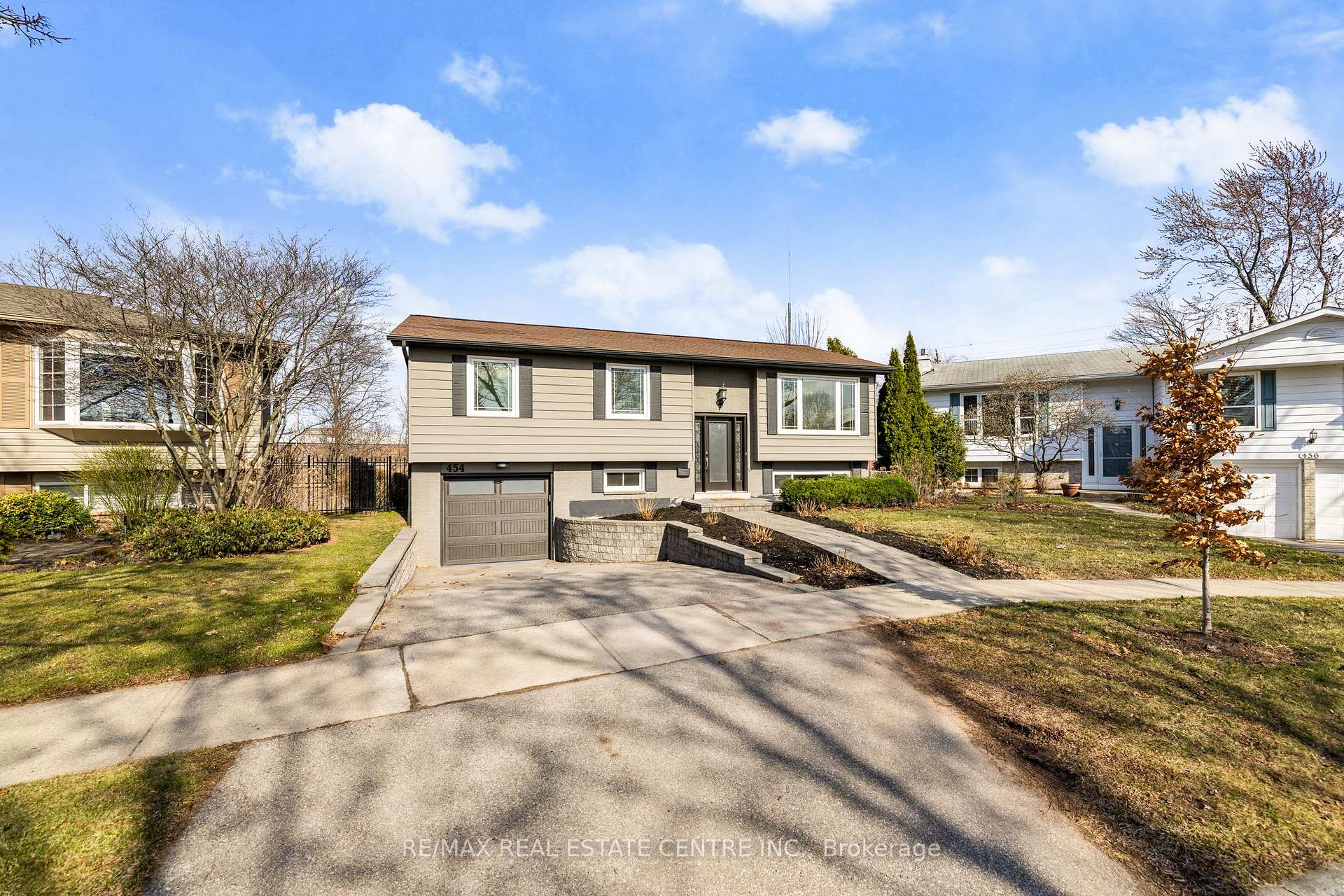 454 Sparling Crescent, Burlington, ON L7L 5J4