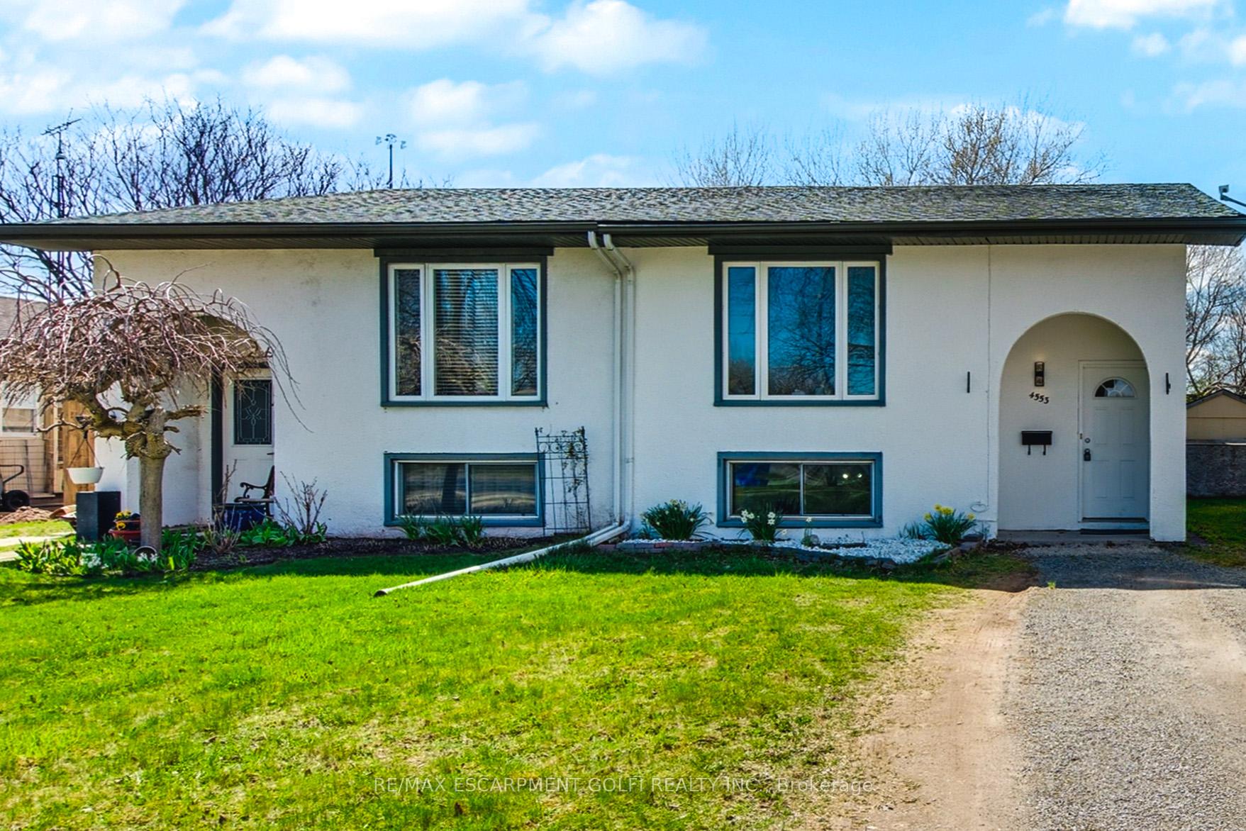 4553 Sussex Drive, Niagara Falls, ON L2E 6S1