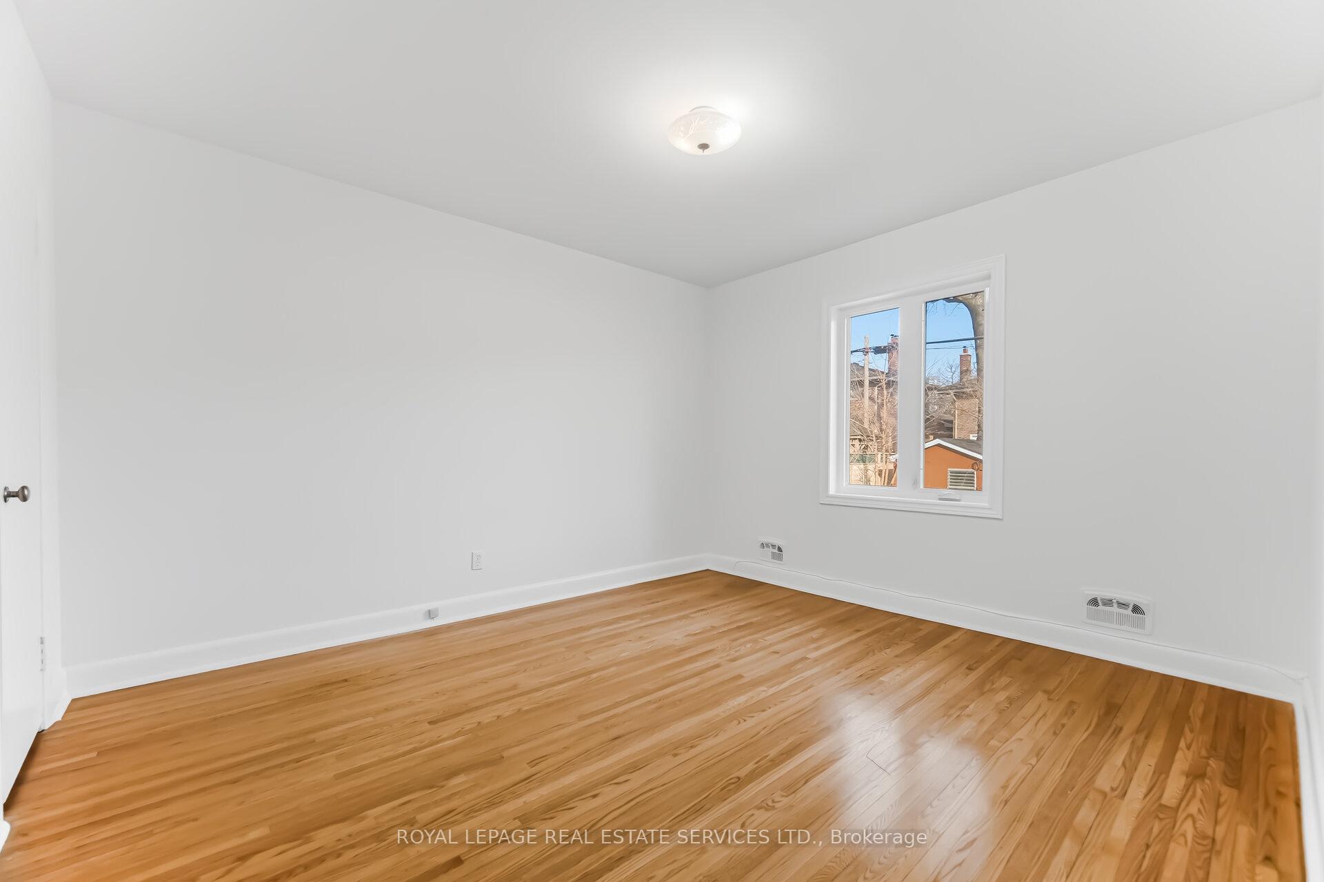 46 Cardigan Road, Toronto, ON M8Z 2W2