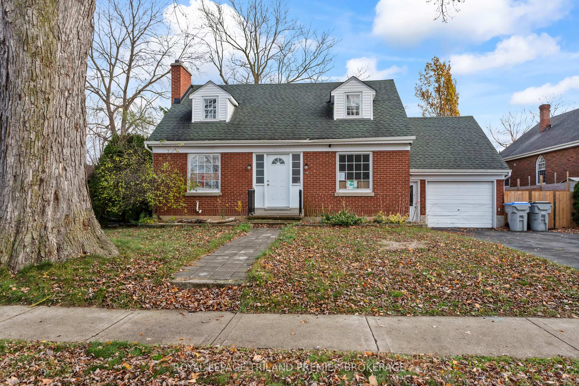 46 High Street W, Strathroy-Caradoc, ON N7G 1G5