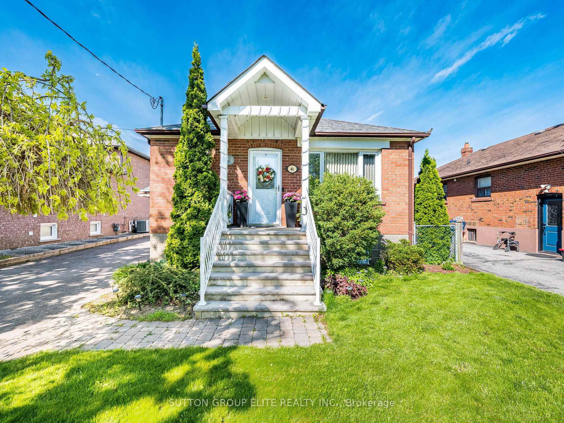 46 Loma Road, Toronto, ON M8Z 3Z7