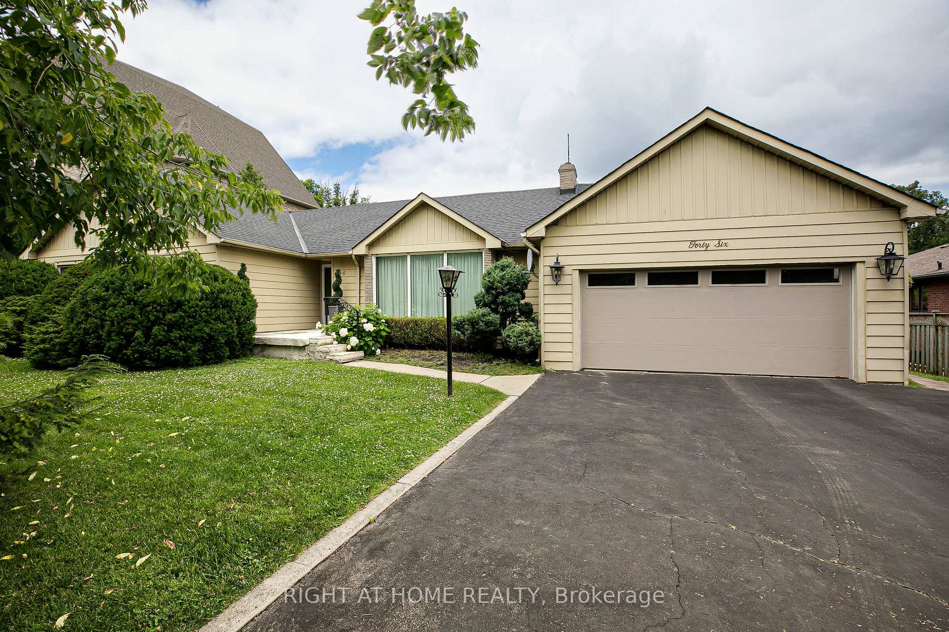 46 Roosevelt Drive, Richmond Hill, ON L4C 6V4