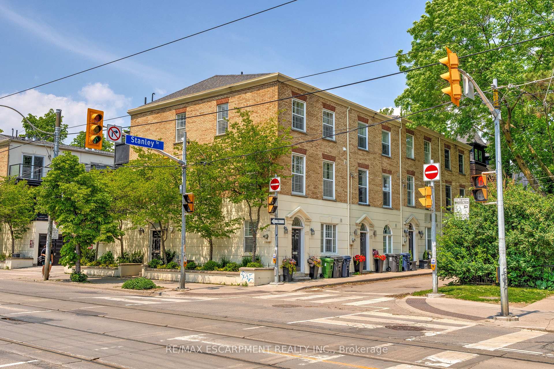 46 Stanley Terrace, Toronto, ON M6J 2R4