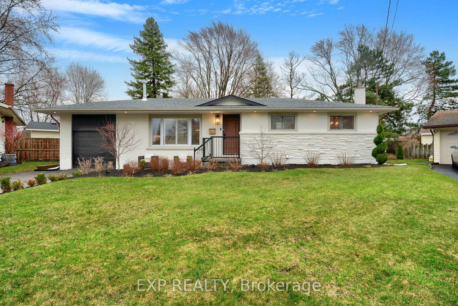 4652 Queensway Gardens, Niagara Falls, ON L2E 6R3