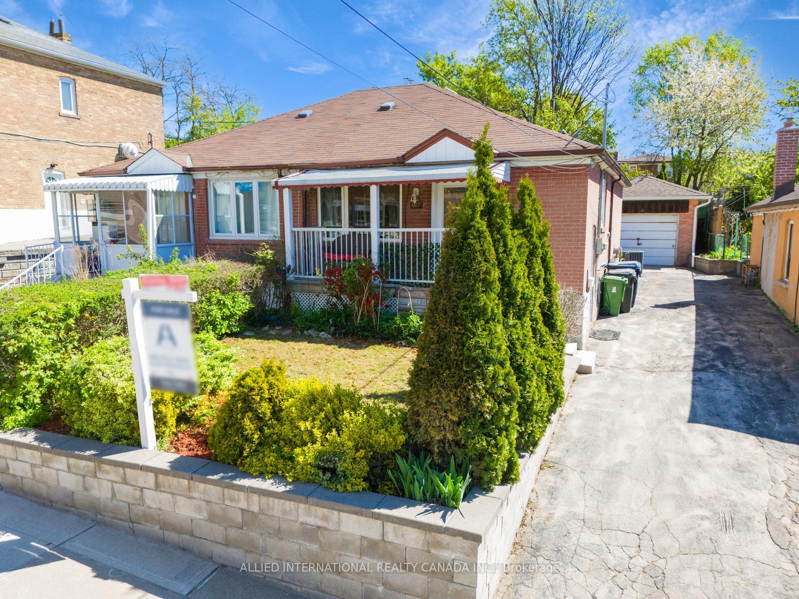467 Gilbert Avenue, Toronto, ON M6E 4X4