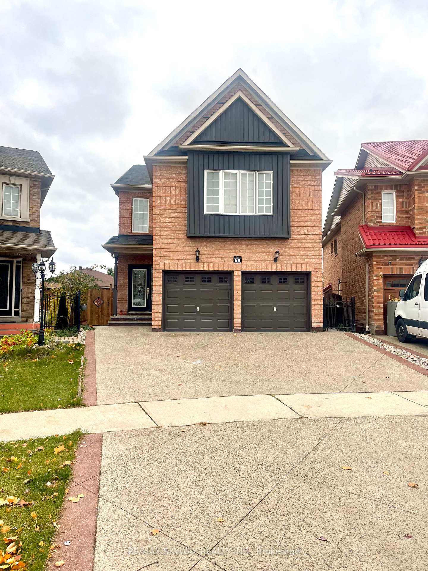 4695 Apple Blossom Circle, Mississauga, ON L5V 3C7