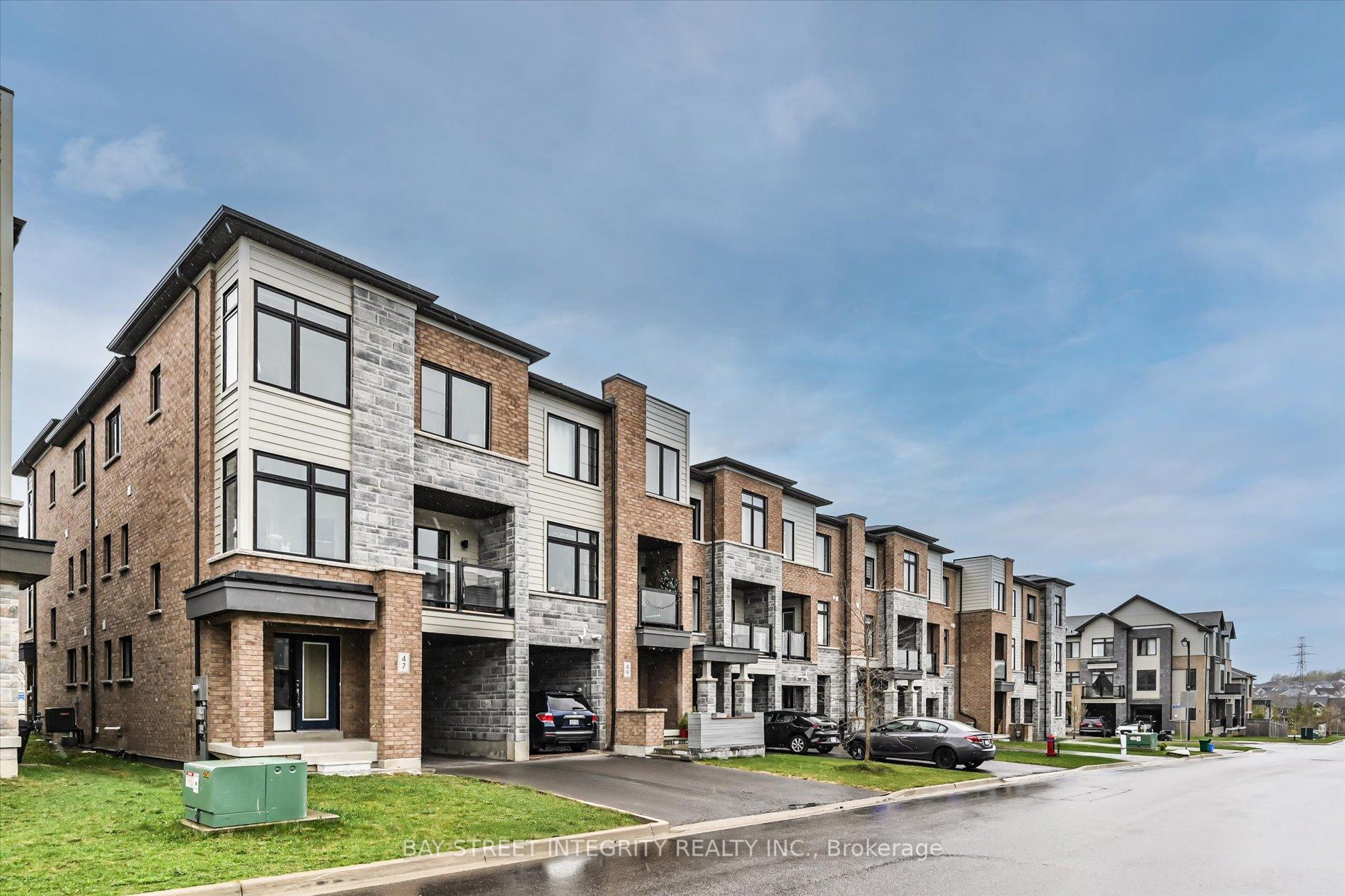 47 Vantage Loop, Newmarket, ON L3X 0K9