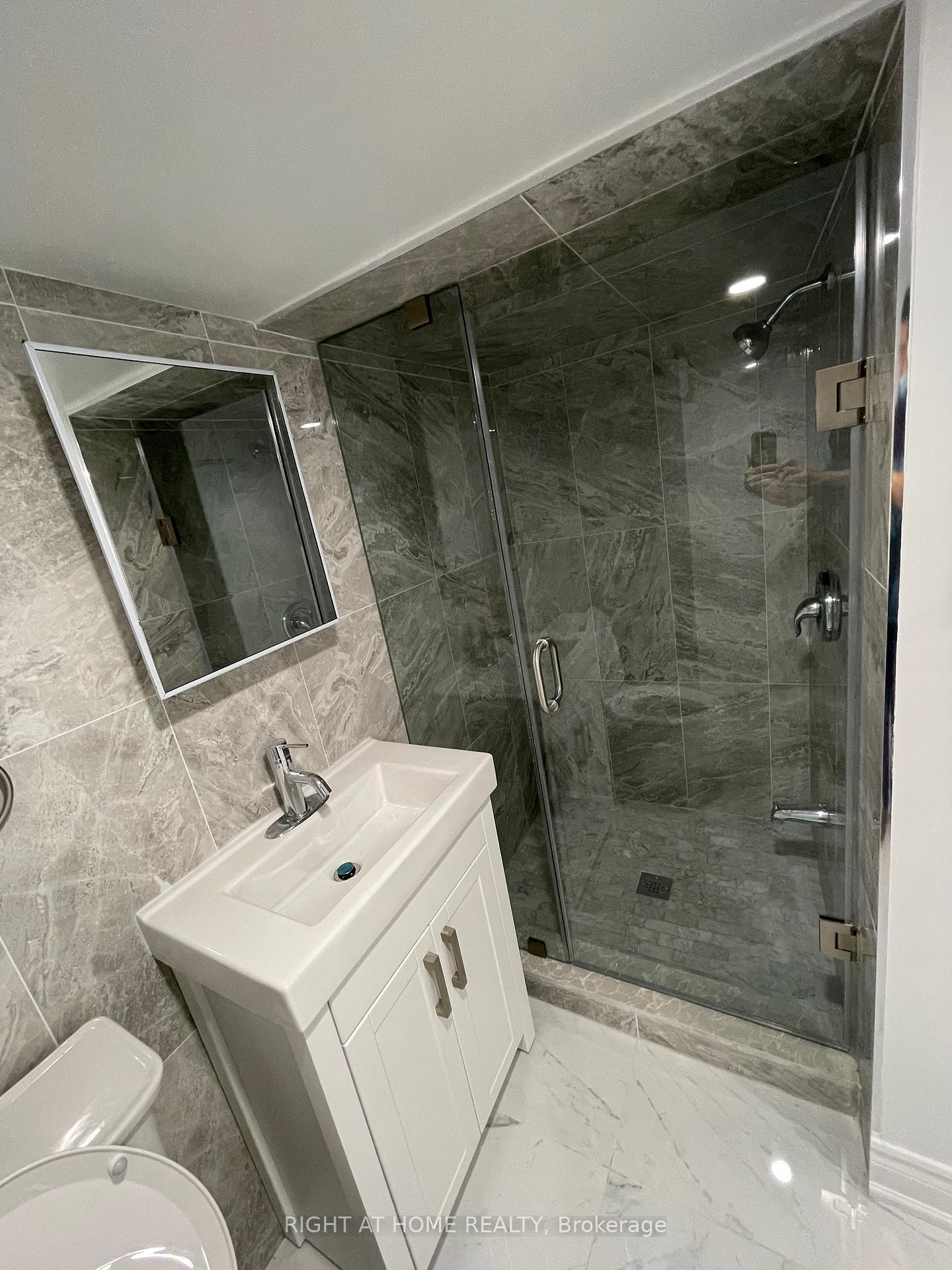 477 Ossington Avenue, Toronto, ON M6G 3T3
