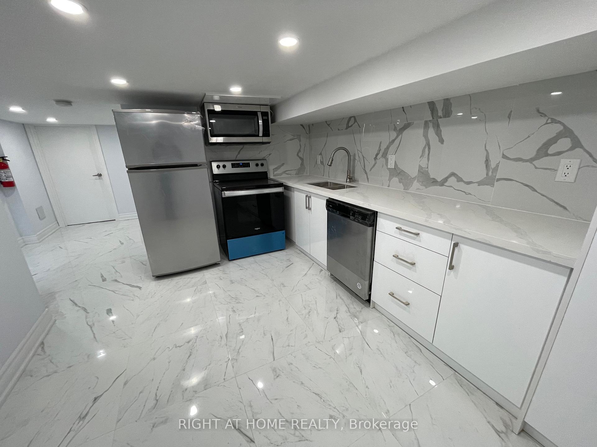 477 Ossington Avenue, Toronto, ON M6G 3T3