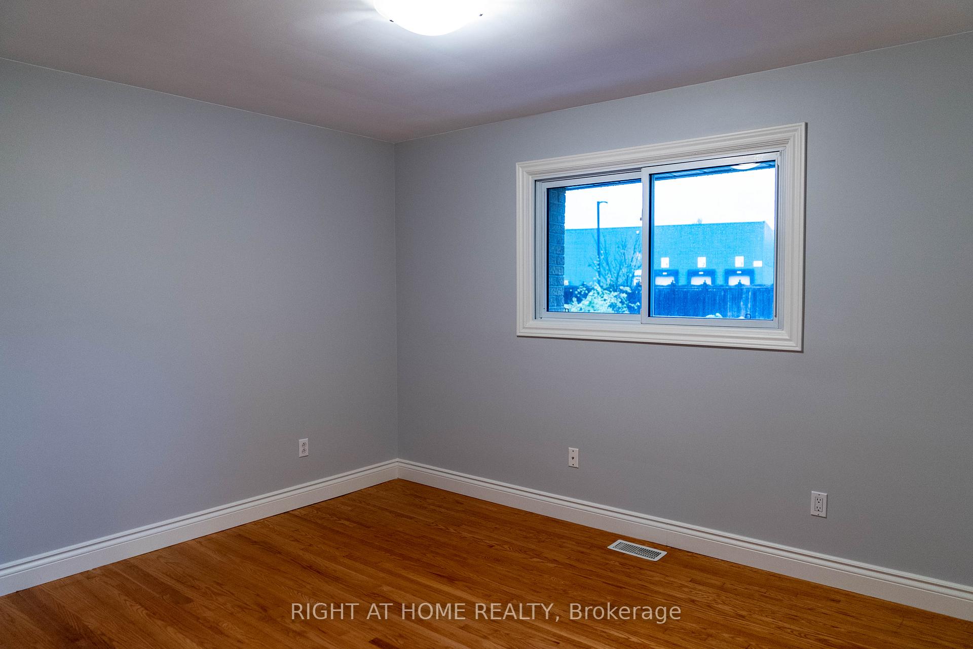 48 Ottaway Avenue, Barrie, ON L4M 2W9