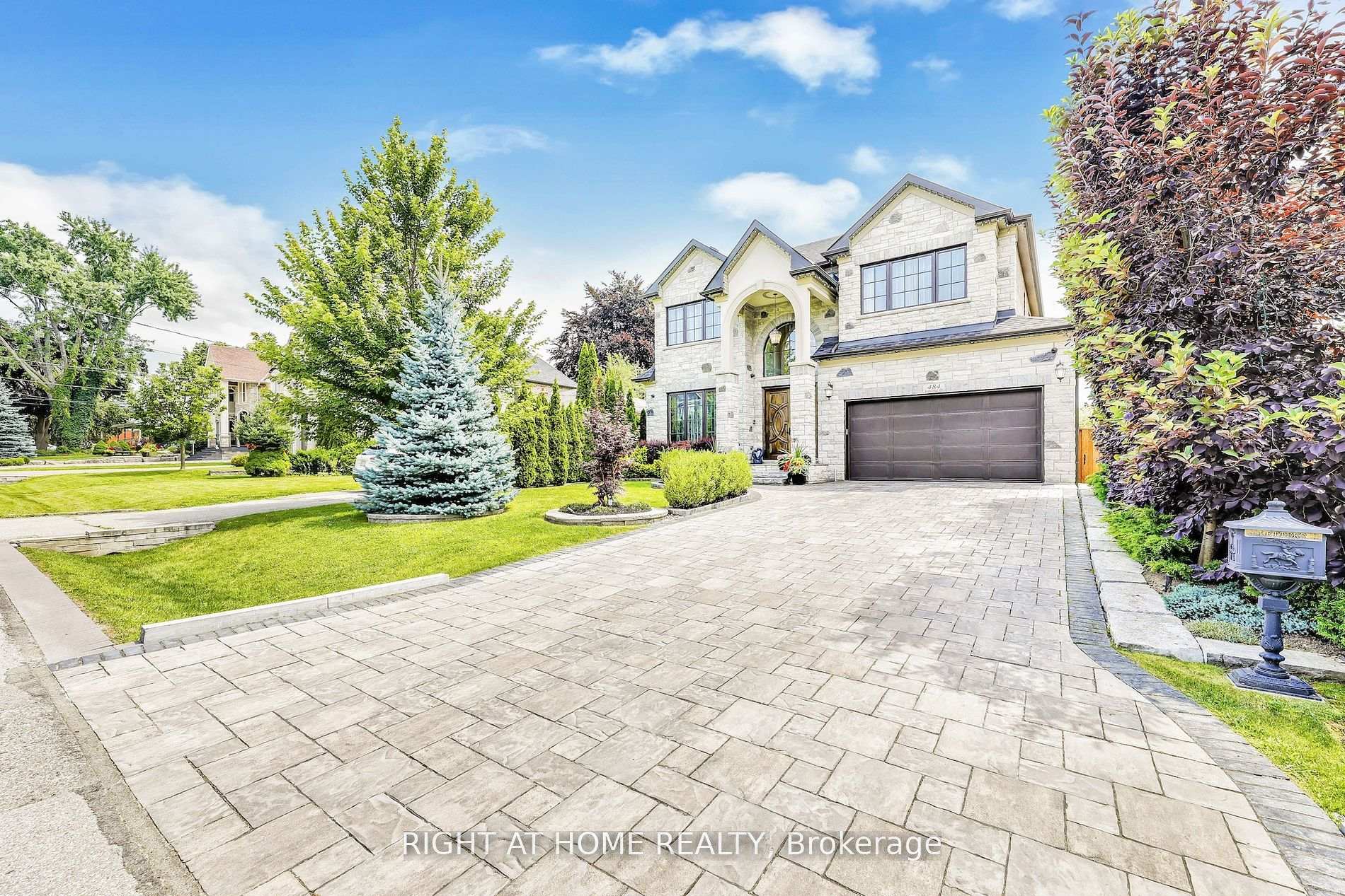 484 Avonwood Drive, Mississauga, ON L5G 1Y9