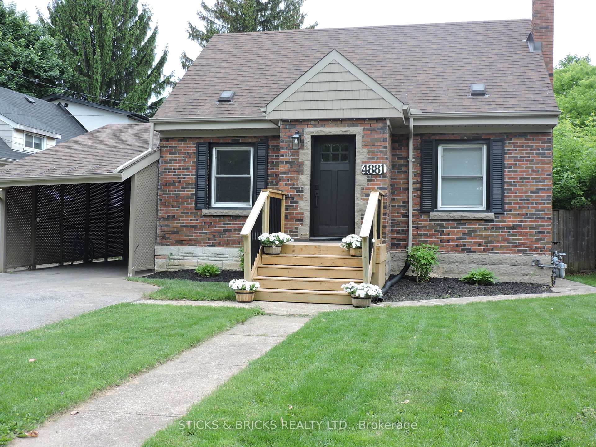 4881 Law Avenue, Niagara Falls, ON L2E 5B1