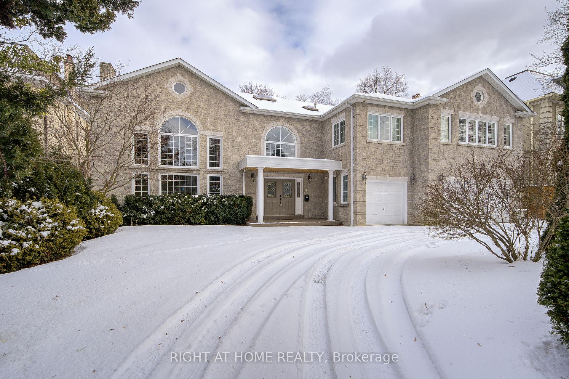 49 Arjay Crescent, Toronto, ON M2L 1C6