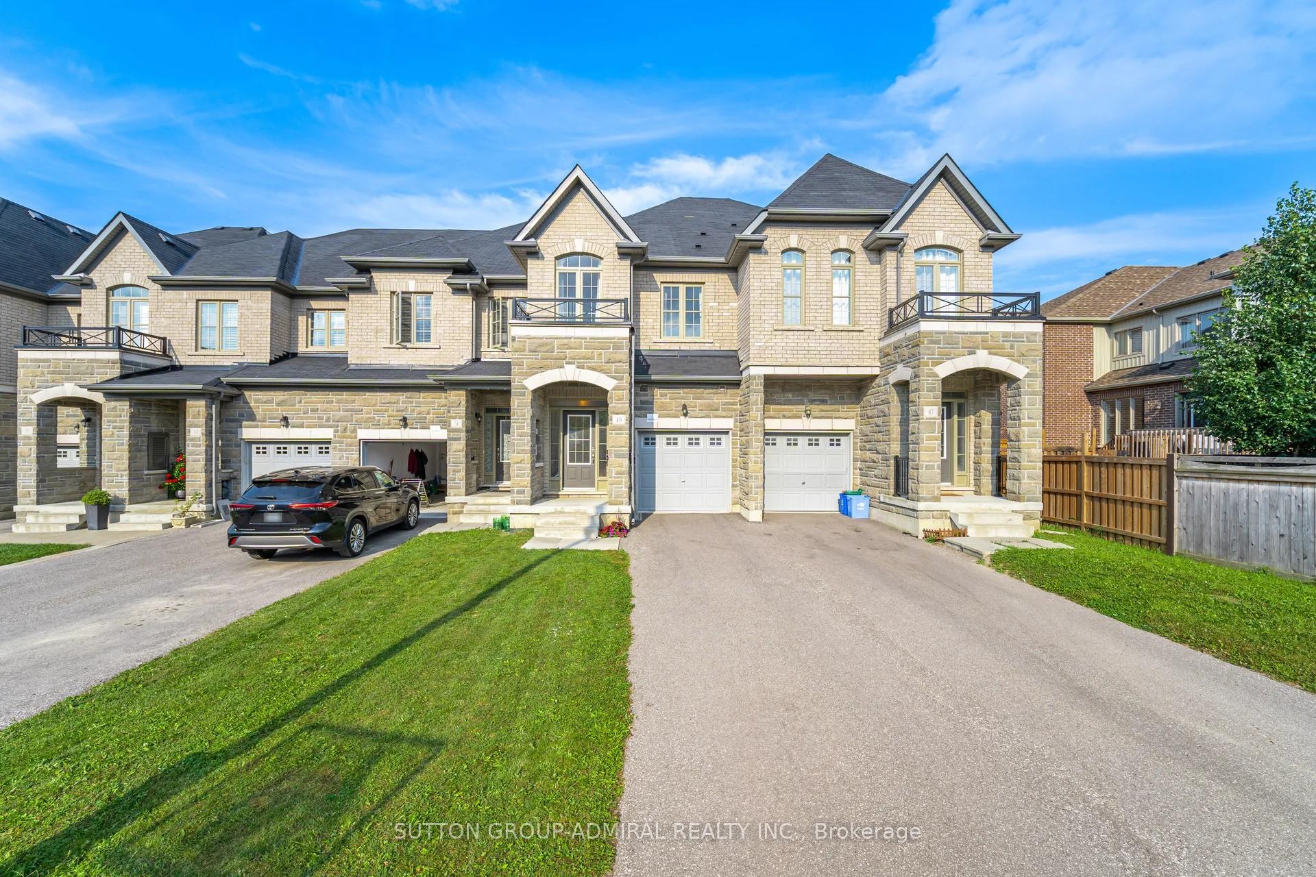 49 Walter Proctor Road, East Gwillimbury, ON L9N 0P1