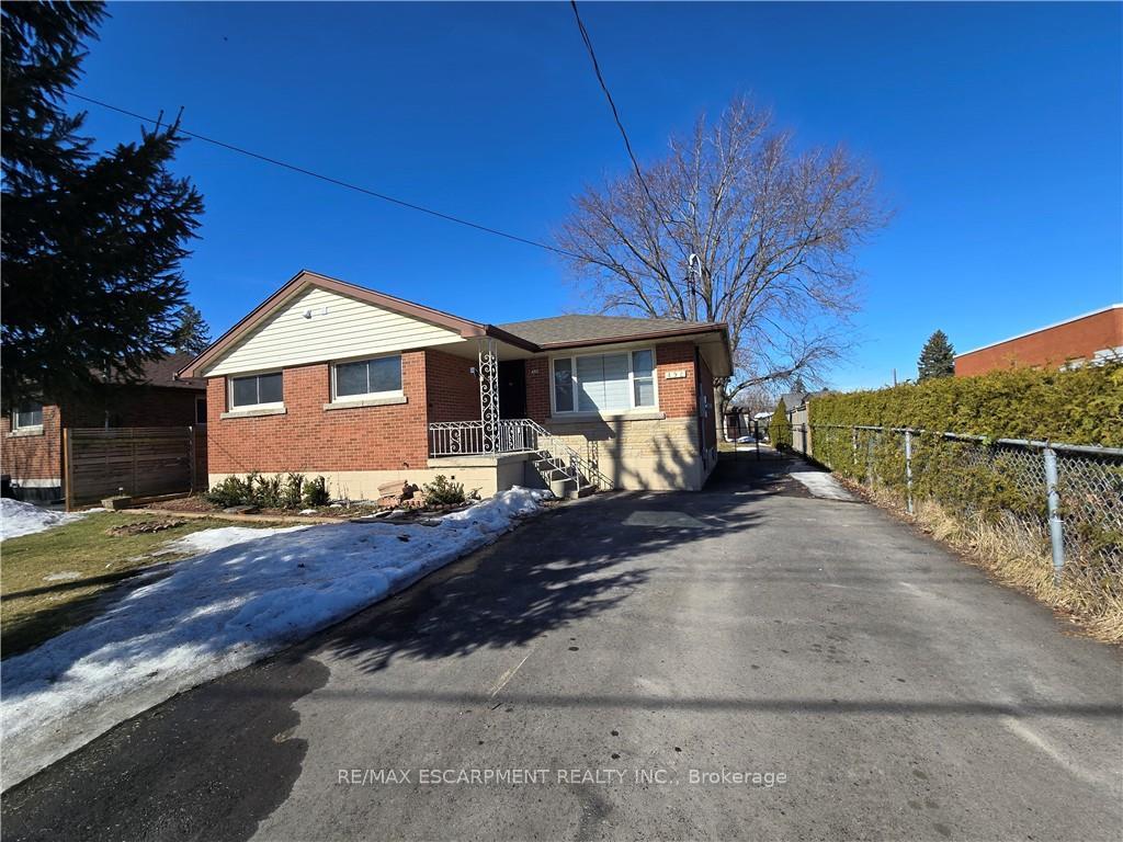 A - 492 EAST 16TH Street, Hamilton, ON L9A 4K8