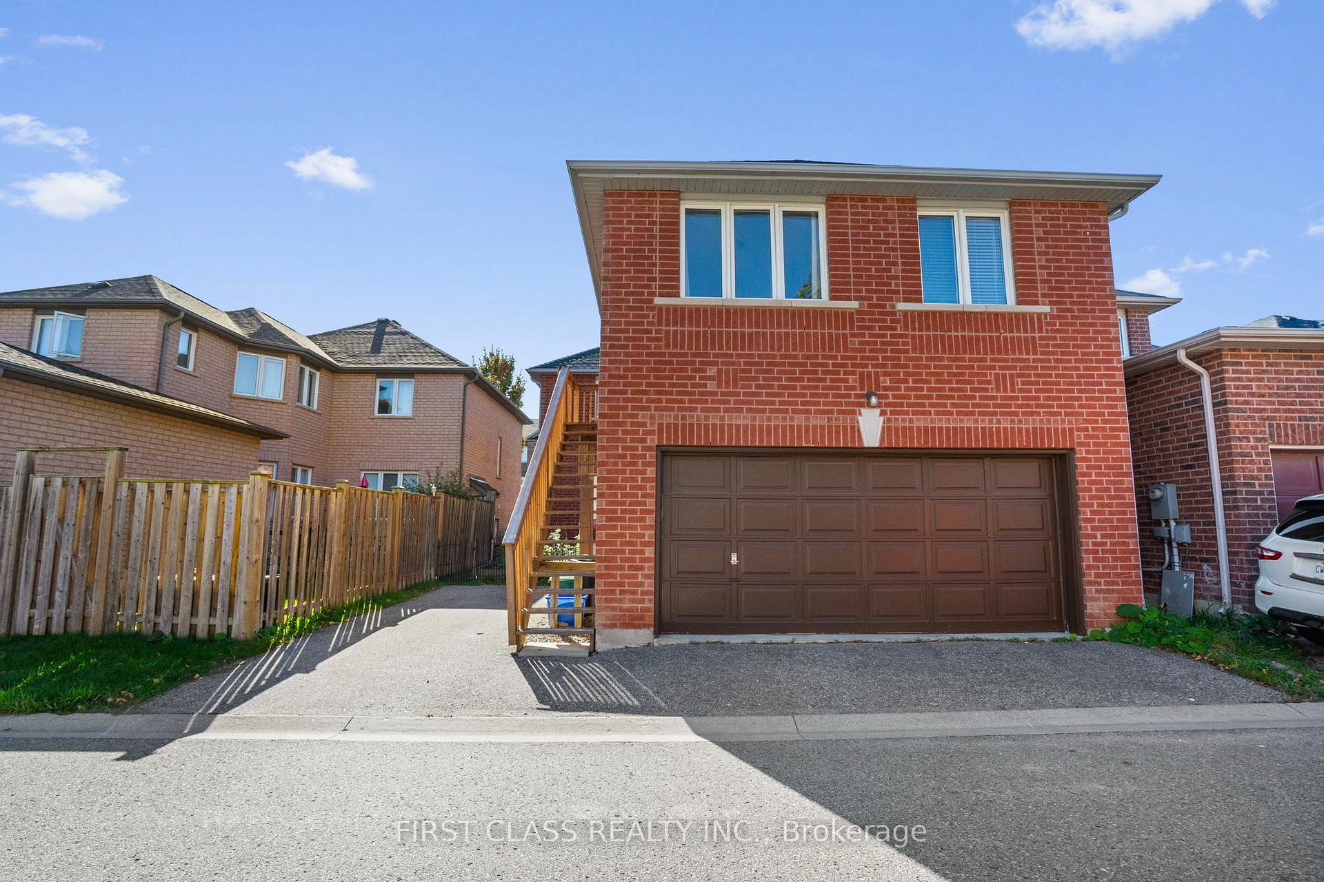 Coach House - 496 White's Hill Avenue, Markham, ON L6B 0J9