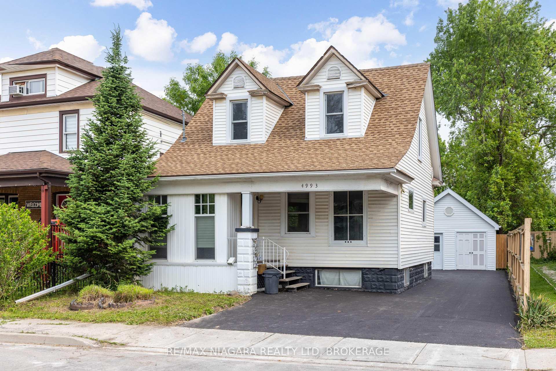 4993 Maple Street, Niagara Falls, ON L2E 2M7