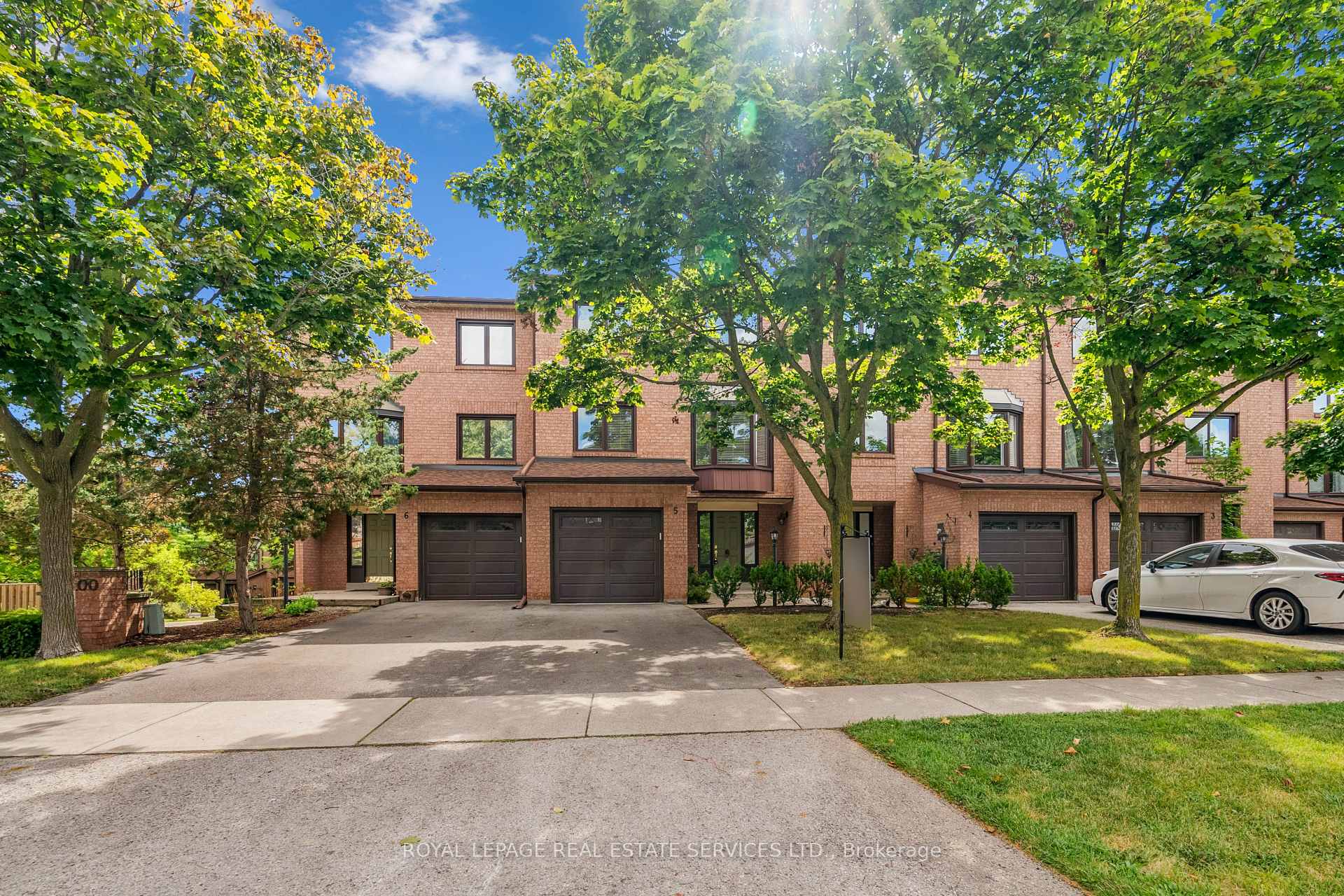 5 - 1100 Queens Avenue, Oakville, ON L6H 2B5