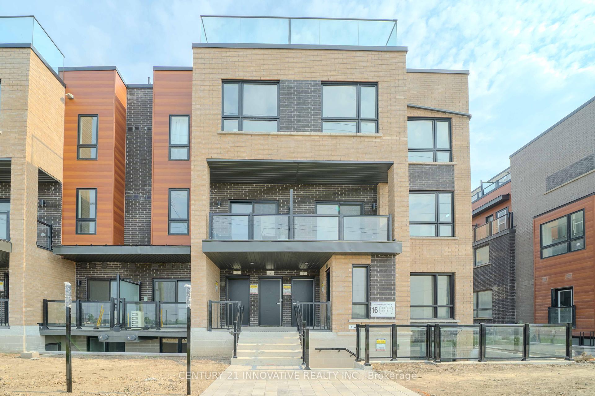 5 - 16 Lytham Green Circle, Newmarket, ON L3Y 0H5