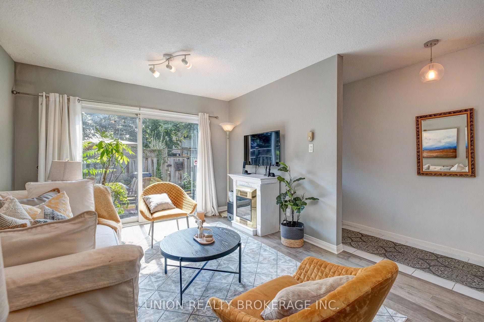 5 - 50 Battenberg Avenue, Toronto, ON M4L 1J8