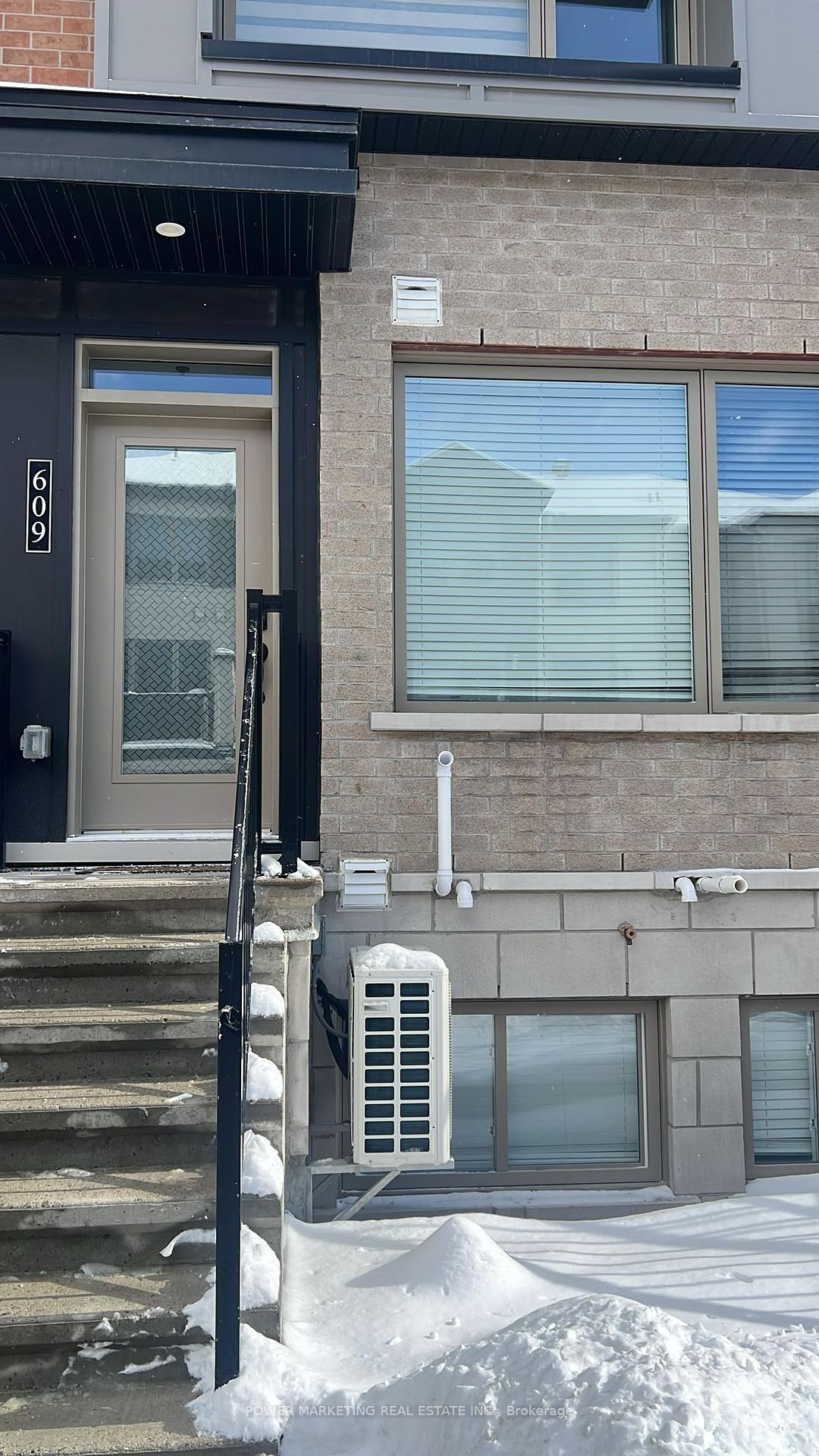 609 Makwa Private, Manor Park - Cardinal Glen and Area, ON K1K 5A3