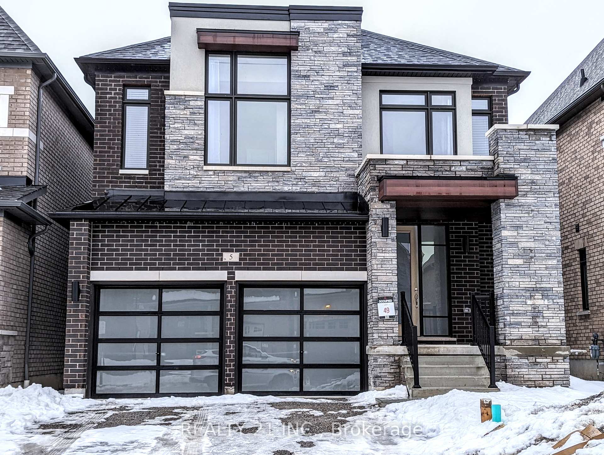 5 Arksey Street, Whitby, ON L1P 0G5