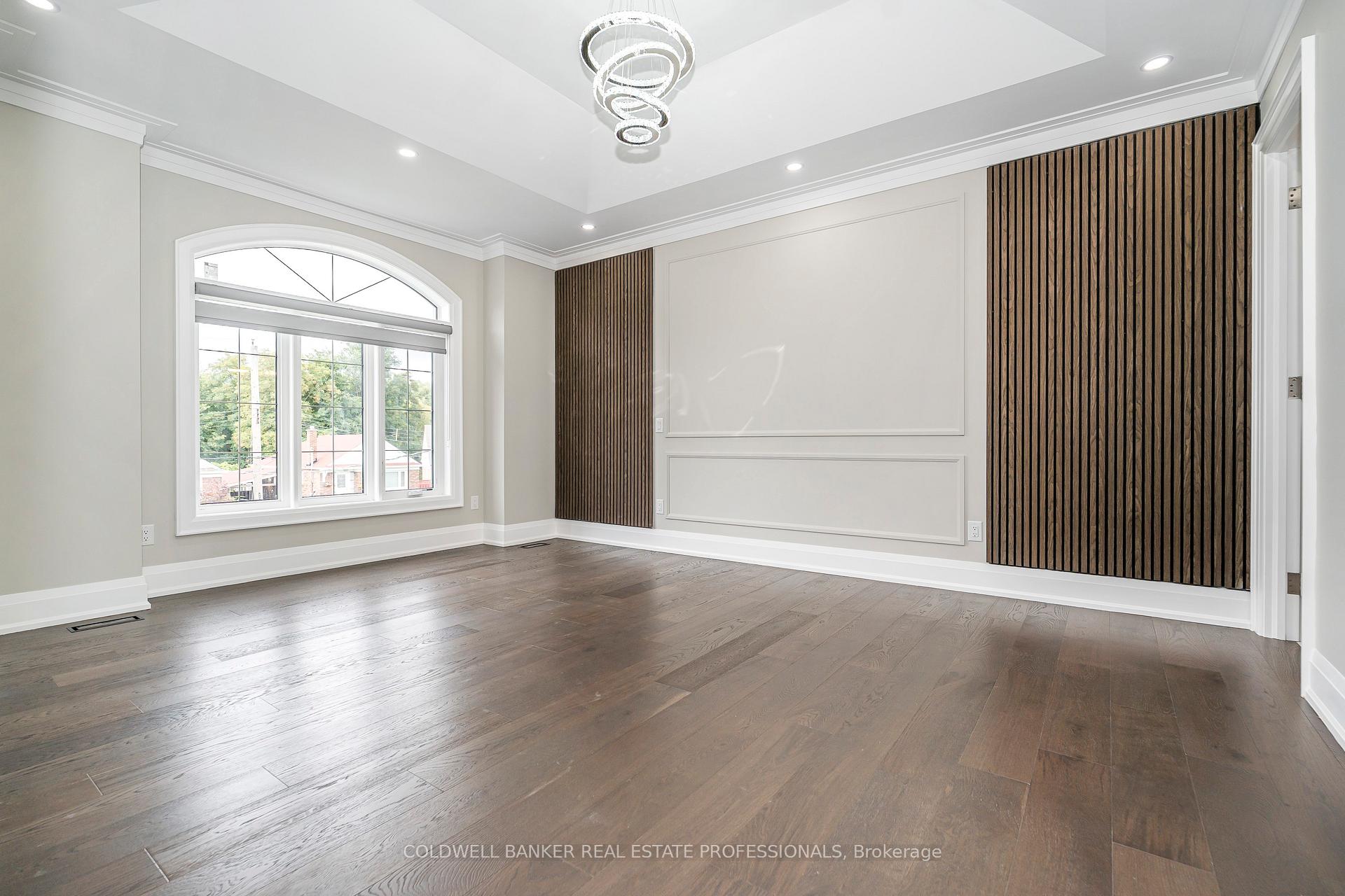5 Barnsley Court, Toronto, ON M1R 3X4