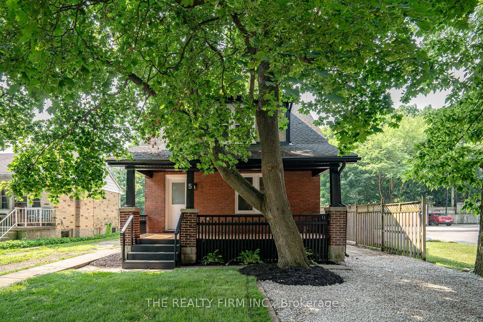 5 Beechwood Place, London South, ON N6C 1H8