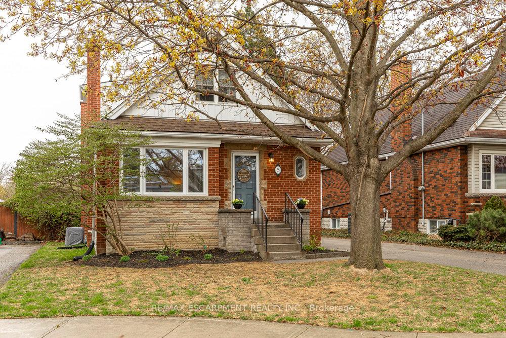 5 Bettina Avenue, Hamilton, ON L8K 3M4