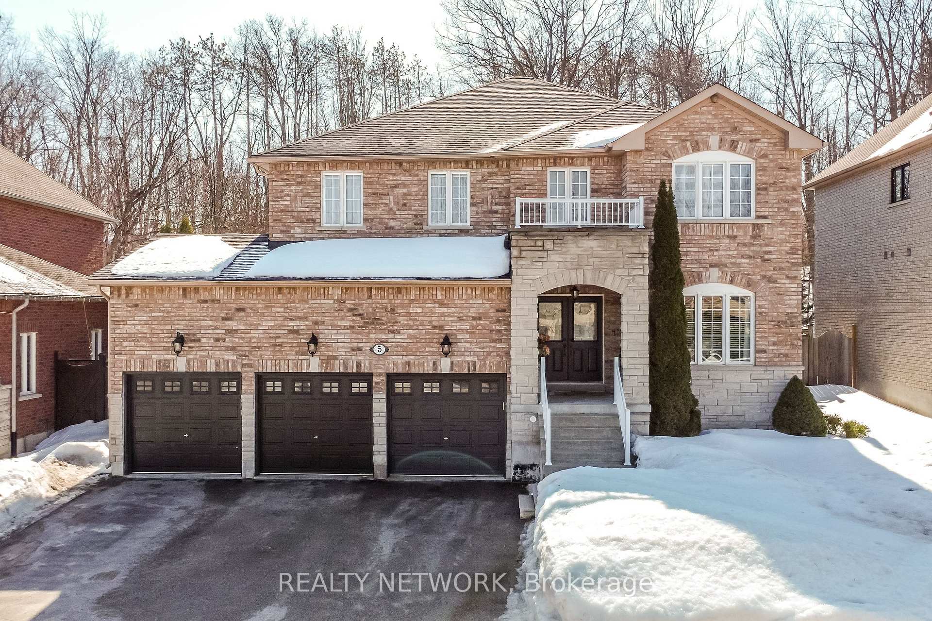 5 Camelot Square, Barrie, ON L4M 0C2