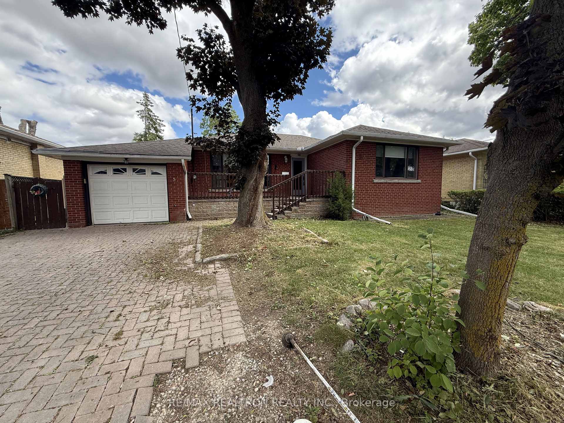 Bsmt - 5 Carnegie Court, Toronto, ON M2M 1W2