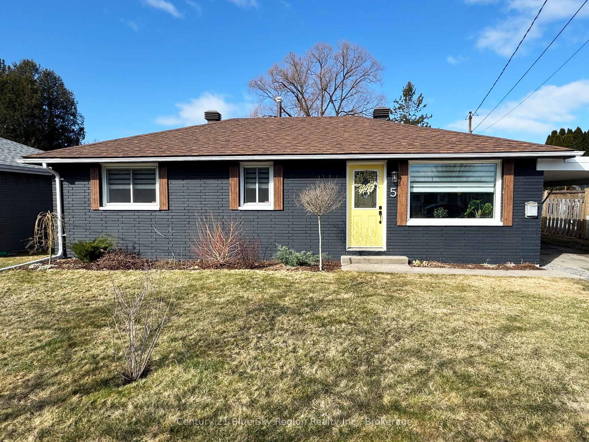 5 Georgian Road, North Bay, ON P1A 2S9