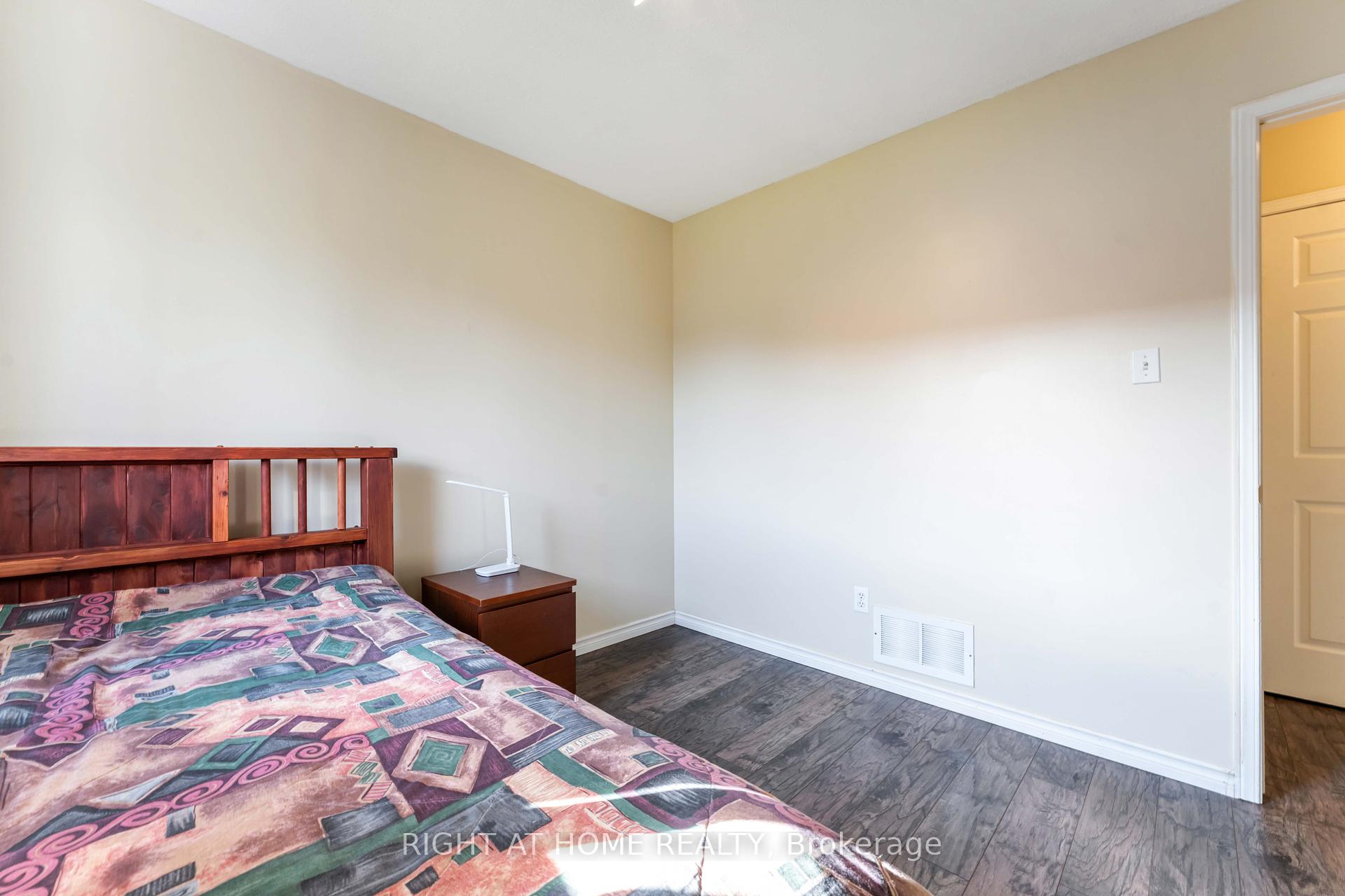 5 Harrington Court, Kanata, ON K2K 2S7