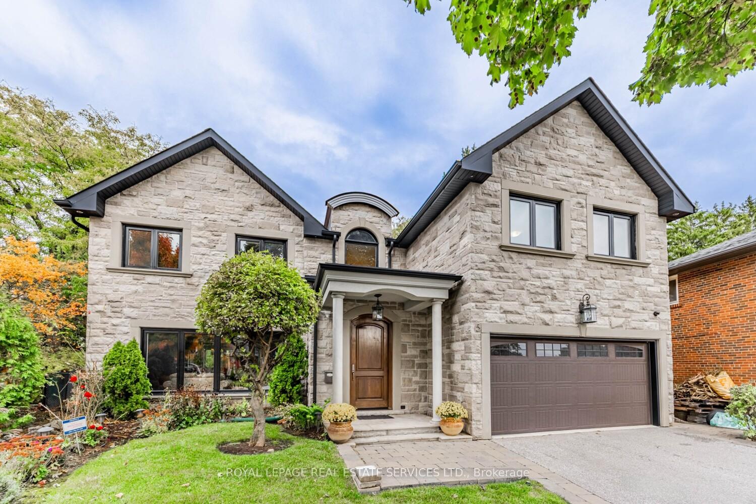 5 Harrowby Court, Toronto, ON M9B 3H3