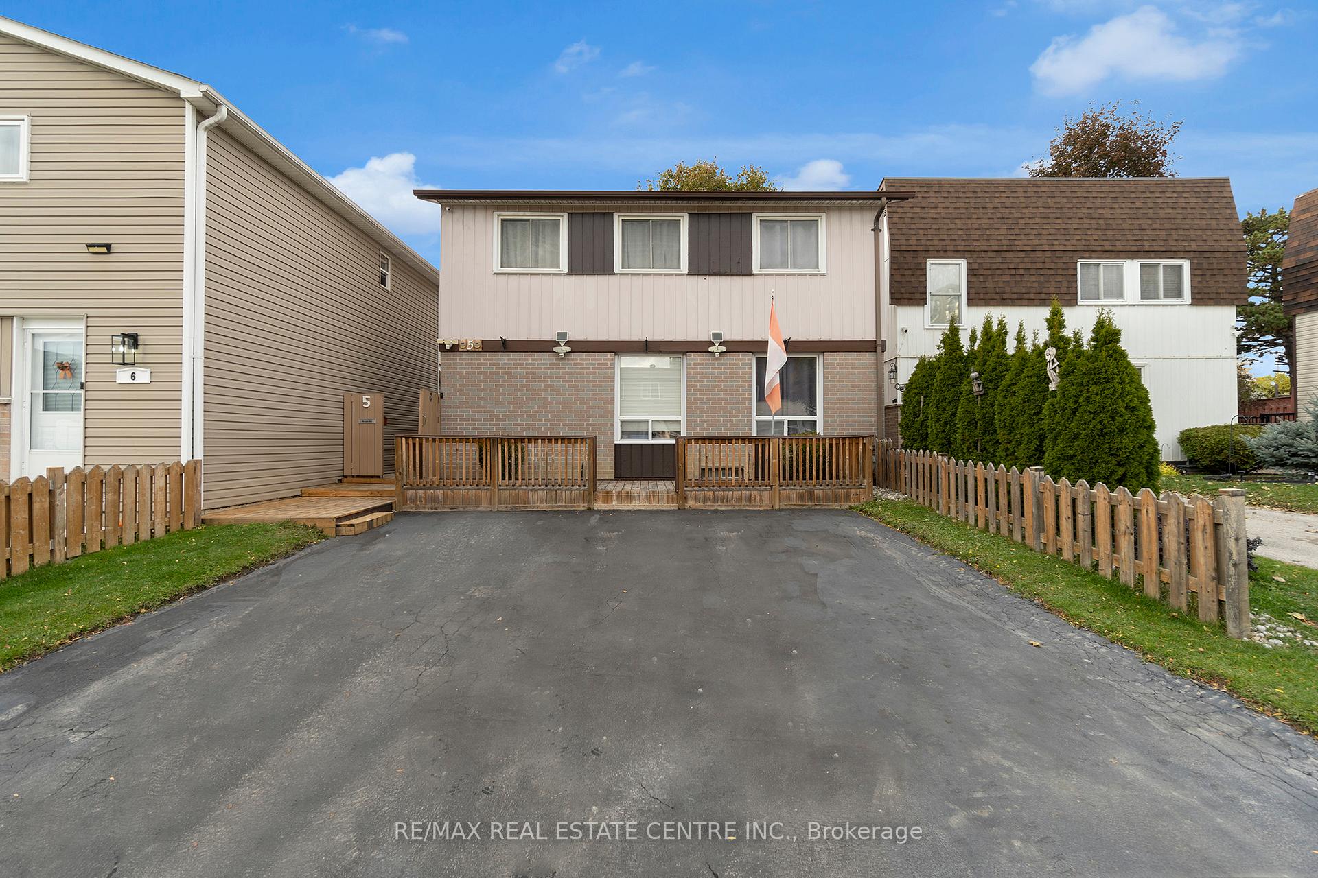 5 Hawkins Court, Brampton, ON L6S 2N7