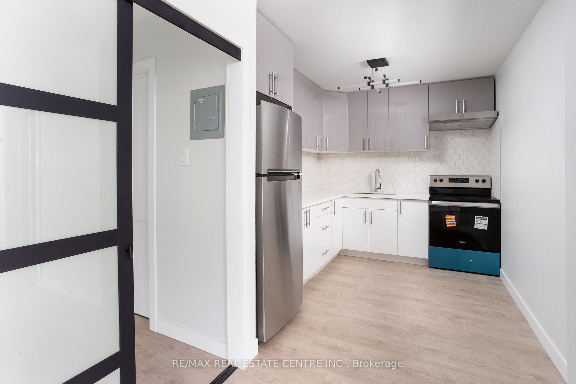 205 - 5 Hill Heights Road E, Toronto, ON M8Y 1Y9